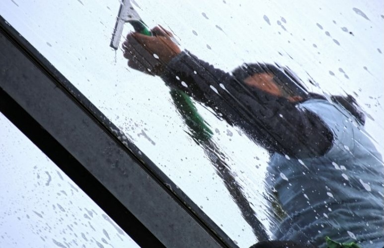 Best Window Cleaning Solution | Homemade/DIY & Professional